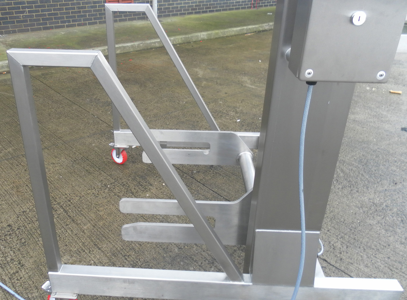 Mobile Bin Tipper
